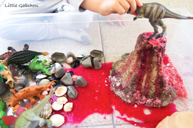 Comment fabriquer un volcan avec des ingrédients du placard